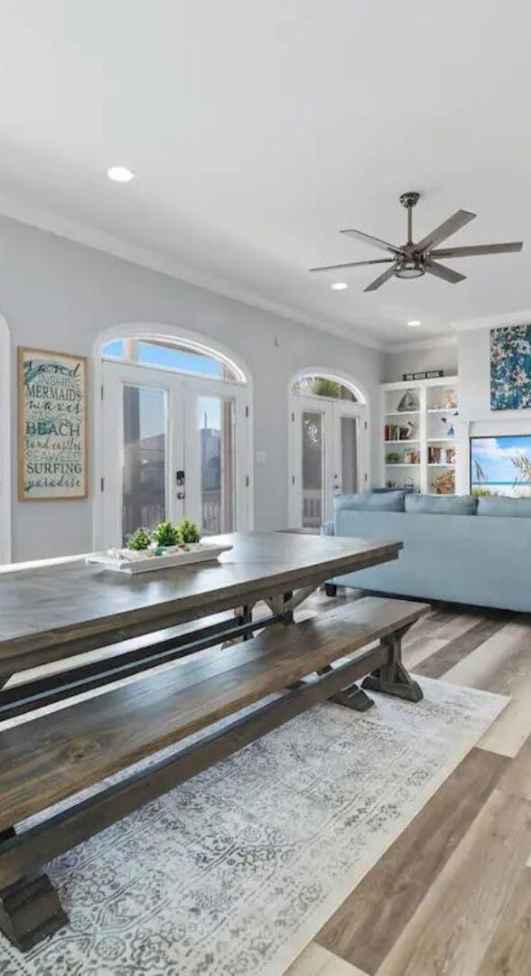 Chic Vacation Rental Interior Design for Maximized Earnings - Kindred ...